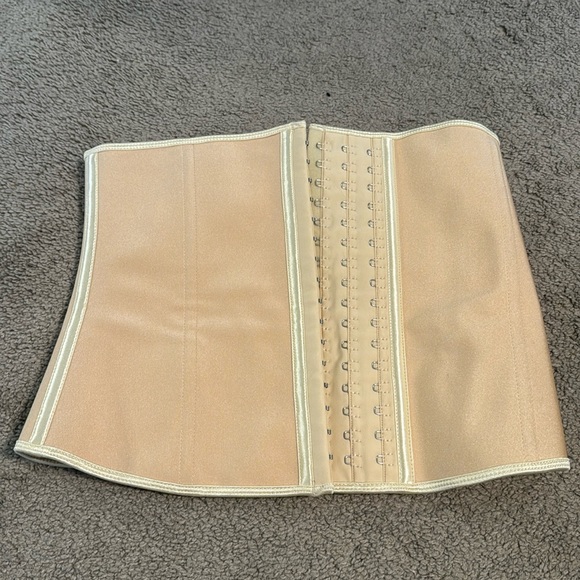 Hourglass | Accessories | Nwot Hourglass Waist Trainer | Poshmark